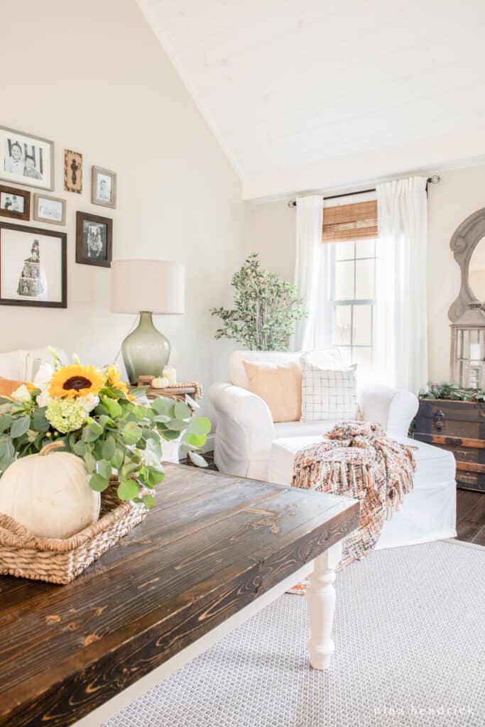 The Best Fall Living Room Decor Ideas to Embrace Autumn